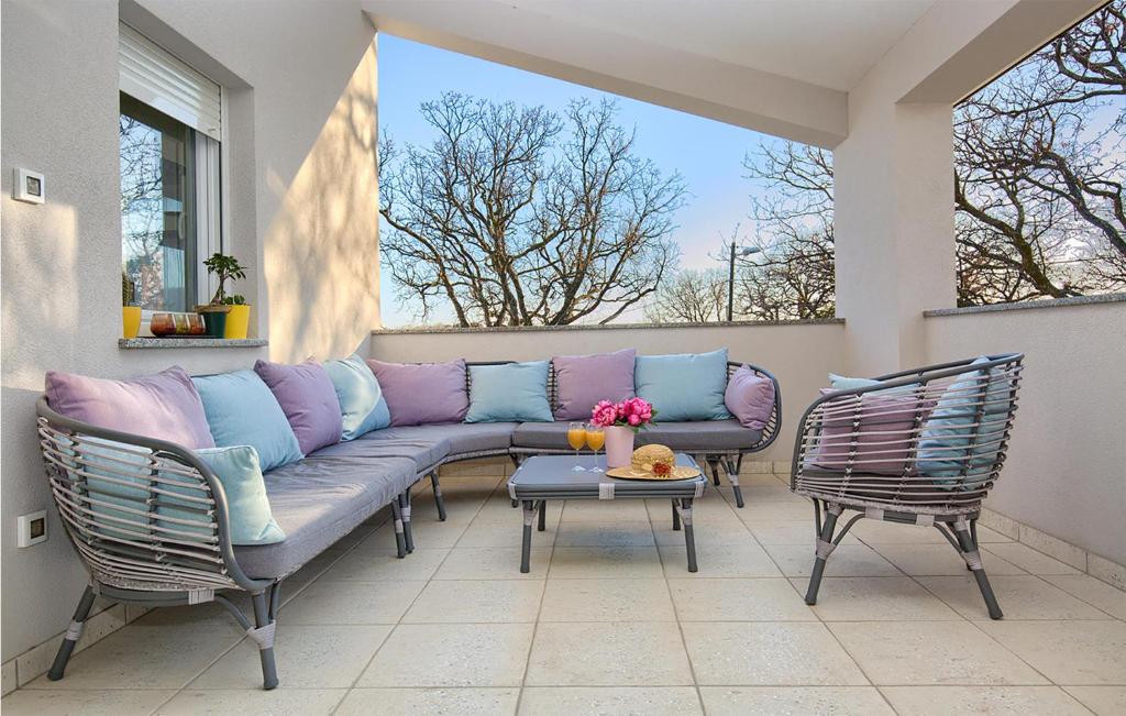 Stunning Apartment In Liznjan With 3 Bedrooms - Medulin