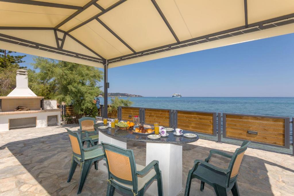 Venetico Beachfront Apartments & Suites - Sea View Apartment, Argassi ...