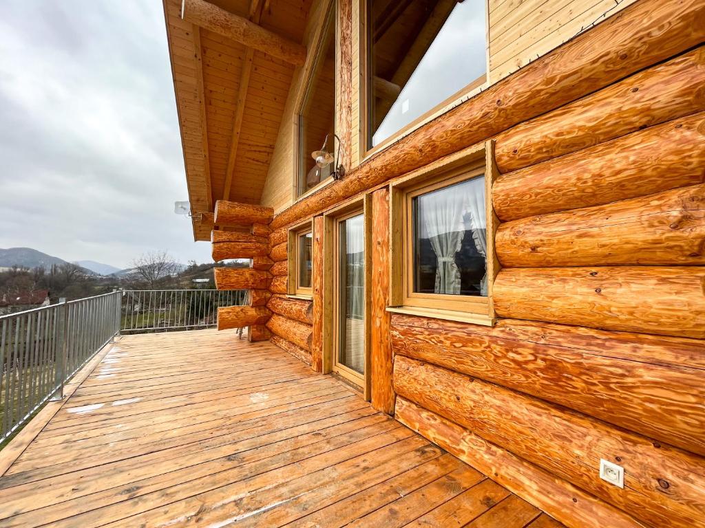 Medveď, Vlk, Líška Zrubová rozprávka nad rybníkom, Kostolná Ves ...