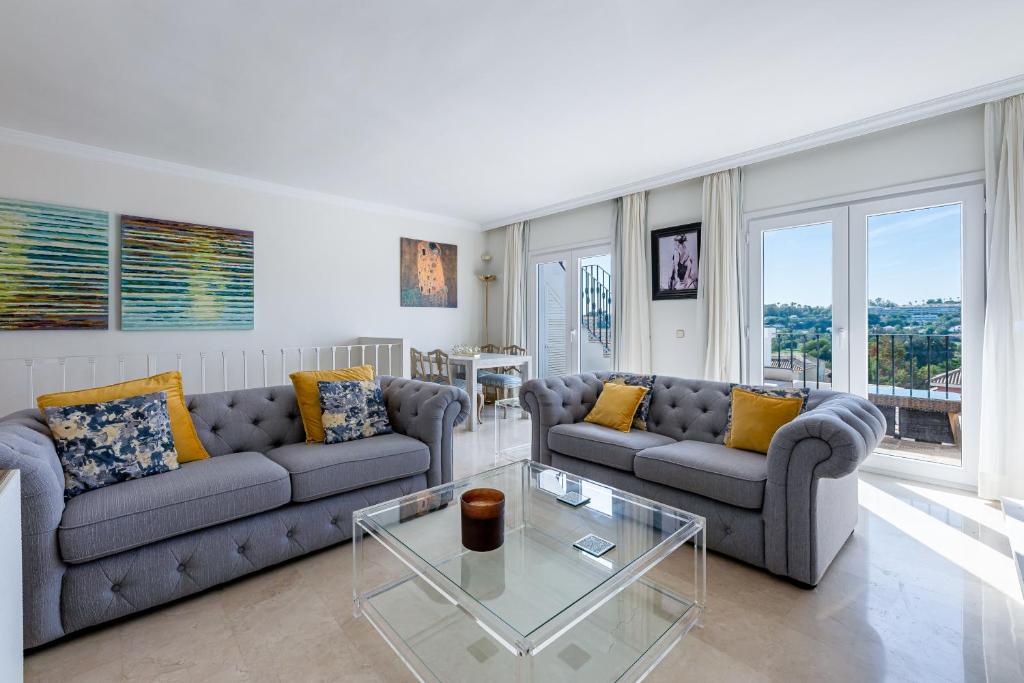 Townhouse in Aloha Pueblo with views, Marbella (updated prices 2026)