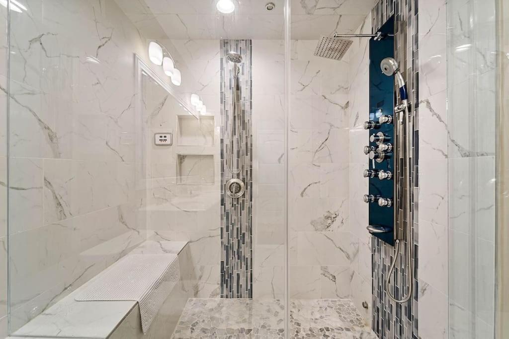 Cozy 2b 2b Spa 2 Steam Saunas Home Theater Gym, Davidson ...