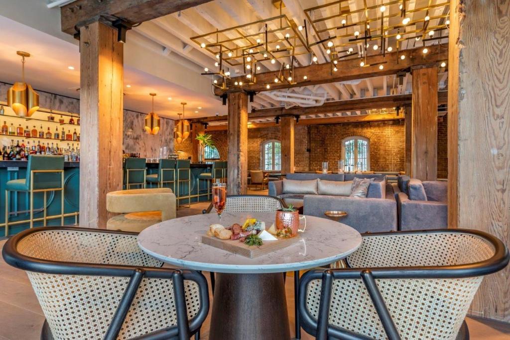 ONE11 Hotel, New Orleans (updated prices 2025)