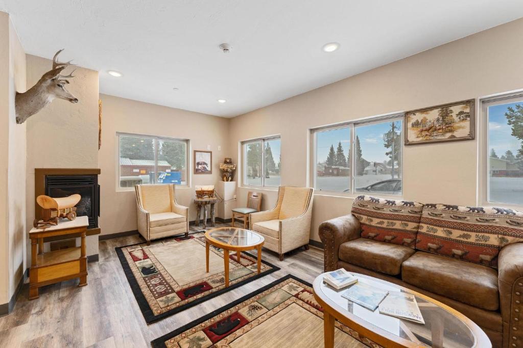 Wagon Wheel Hotel, West Yellowstone (updated prices 2026)