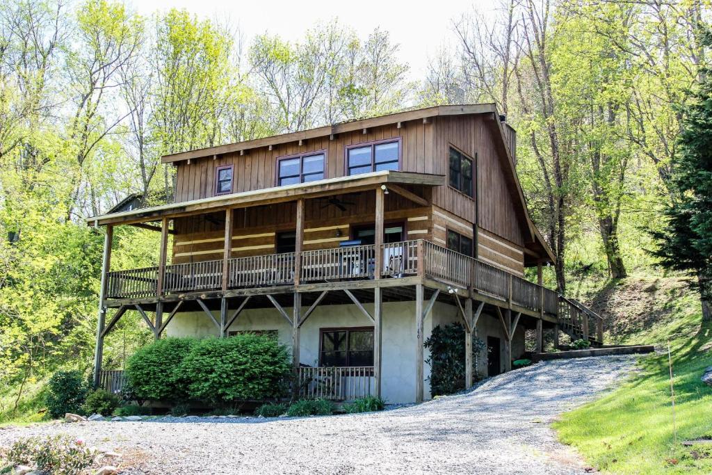 Cabin Fever, Seven Devils (precios actualizados 2025)