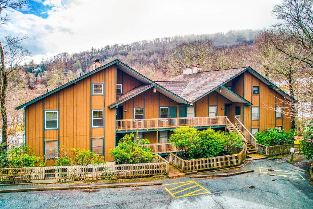 Bee Branch 36, Sugar Mountain (updated prices 2025)
