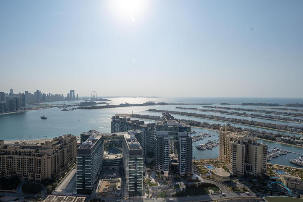 Spectacular 1BR at The Palm Tower Palm Jumeirah by Deluxe Holiday Homes ...