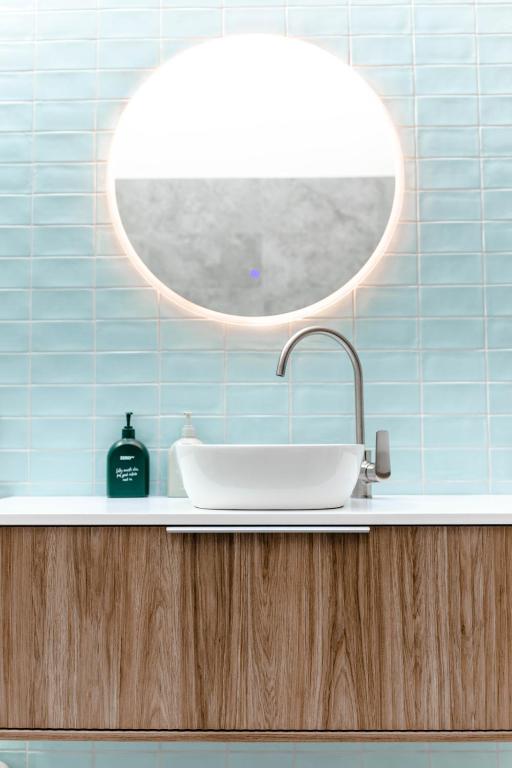 Oxford on Otho, Inverell (updated prices 2025)