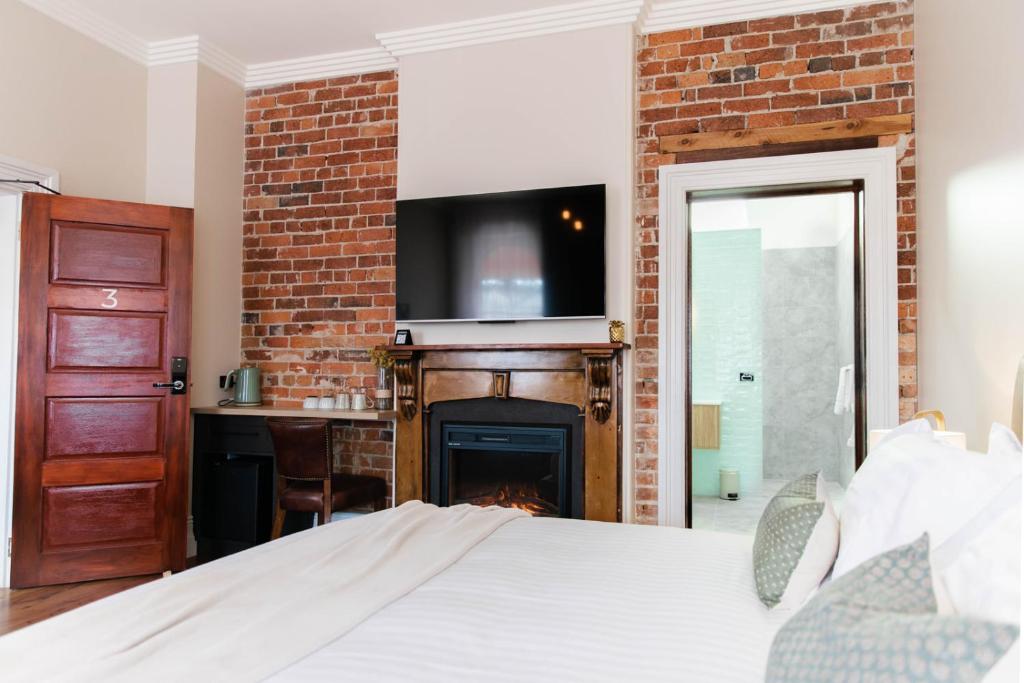 Oxford on Otho, Inverell (updated prices 2025)