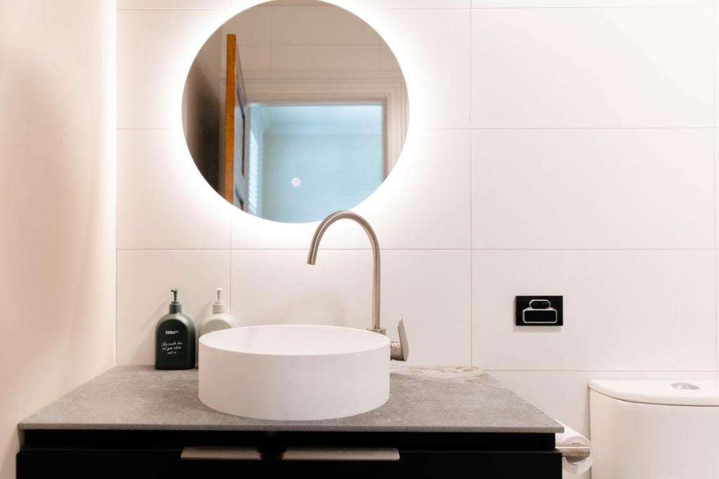 Oxford on Otho, Inverell (updated prices 2025)