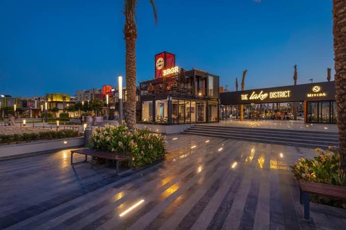 Lovely 5 bedrooms with private pool & gym at boulevard mivida، New cairo (أسعار محدثة لعام 2024)