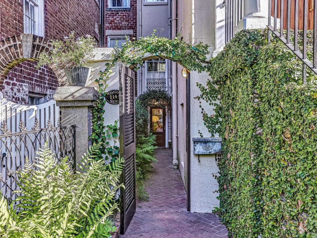 Savannah Secret Gardens | Fasci Garden