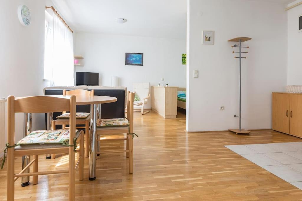 Studio apartment Bitko - daily and multy day rental, Zagreb (precios ...
