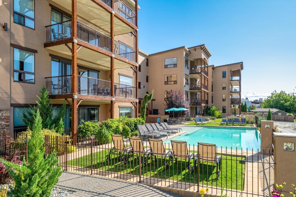 Marina's Edge Condo walk to restaurants and wineries condo, Manson ...