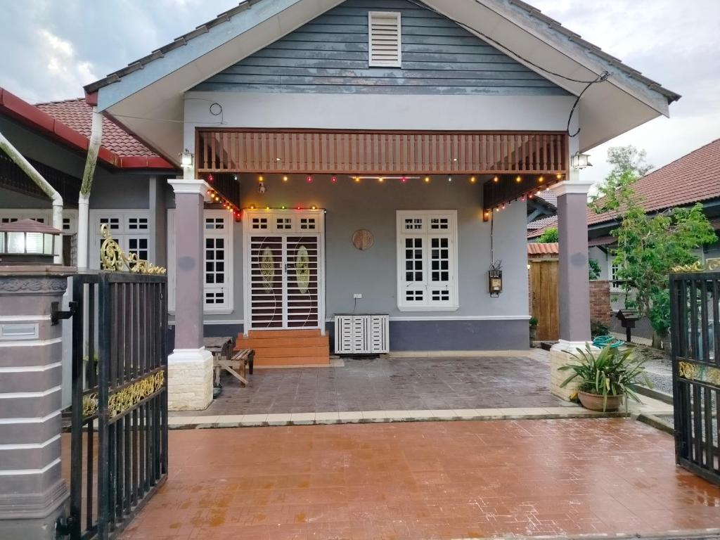 Rumah Tamu Firdaus, Marang (updated prices 2024)
