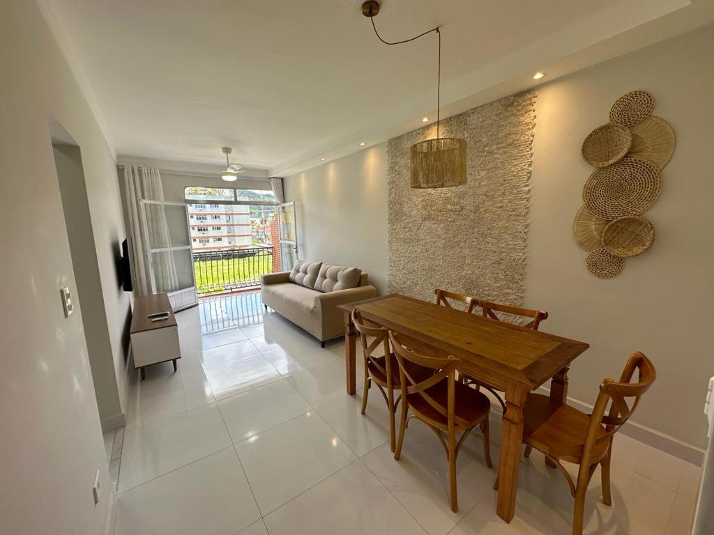 Ap 3! Lindo com sacada, apenas 250 metros da praia da Enseada!, Guarujá ...