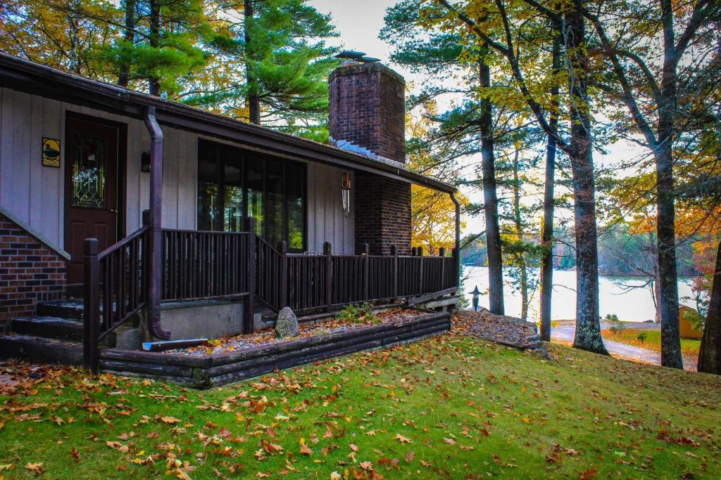 Crazy Loon Lodge, Saint Germain (updated prices 2025)