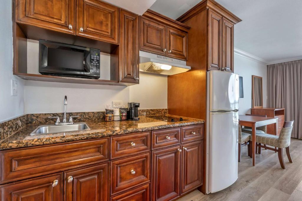 Ramada Plaza by Wyndham Marco Polo Beach Resort, Miami Beach (updated ...