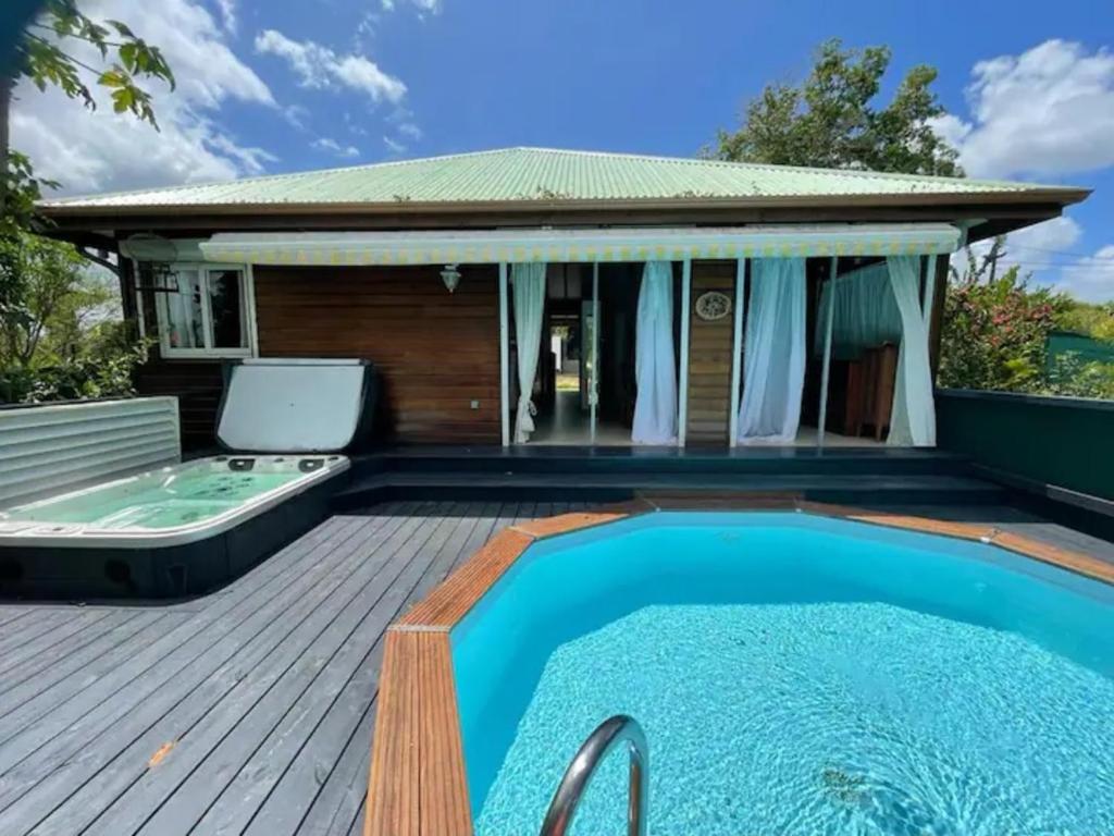 Pura Vida lodge, Sainte-Rose (updated prices 2025)