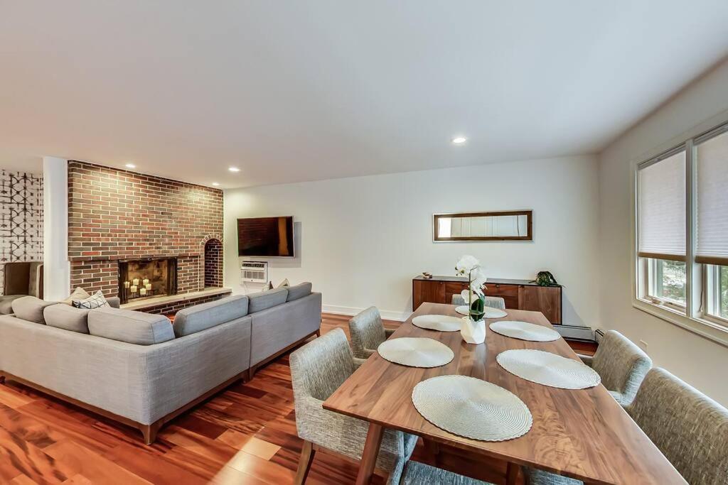 Oakton St Inn Evanston Northwestern Chicago Loyola, Evanston (updated ...