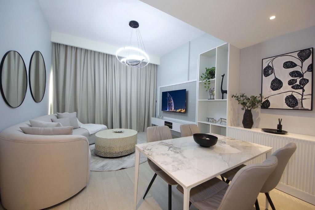 Newly furnished 1BR Azizi Riviera, Dubai (updated prices 2024)