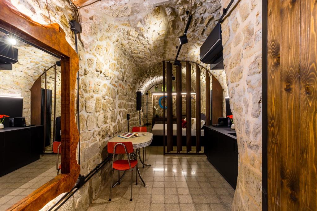 Il Basso Napoletano di Candidella al Purgatorio, Naples (updated prices ...