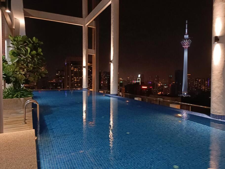 C14A Modern Infinity Pool KLCC View with Balcony, Kuala Lumpur (nove ...