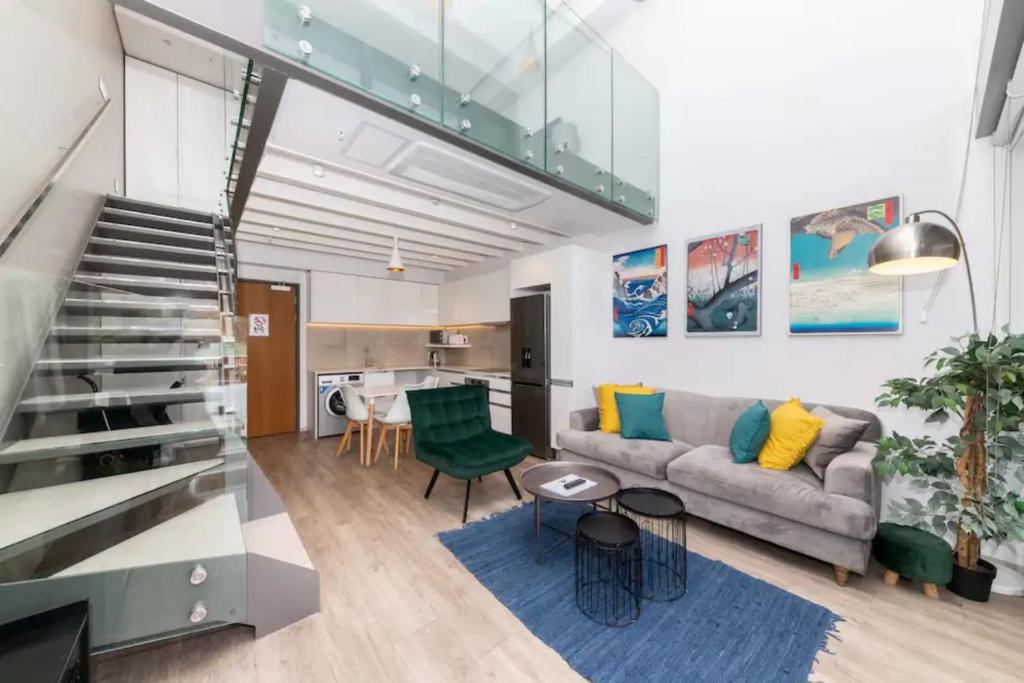 Plush Loft Apartment with Signal Hill View, Ciudad del Cabo (precios ...