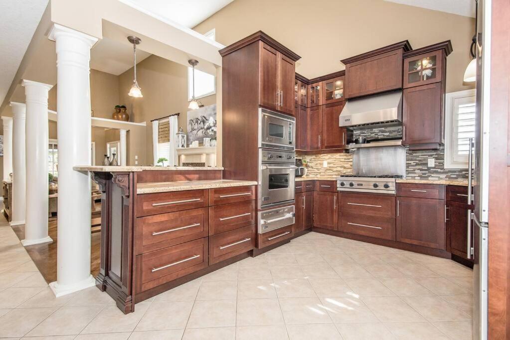 Luxury 2500 sqft Bungaloft w/ Fp - Guelph