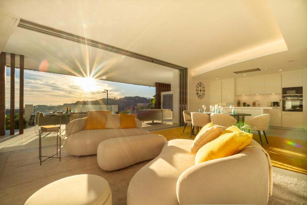 MARBELLA BANUS SUITES - Real la Quinta luxury apartment sea - mountain ...