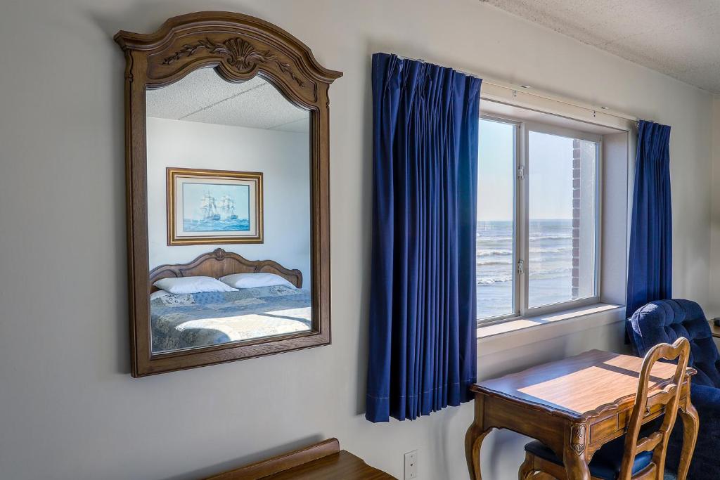 Lighthouse Inn 2 Rivers Wisconsin | Shelly Lighting