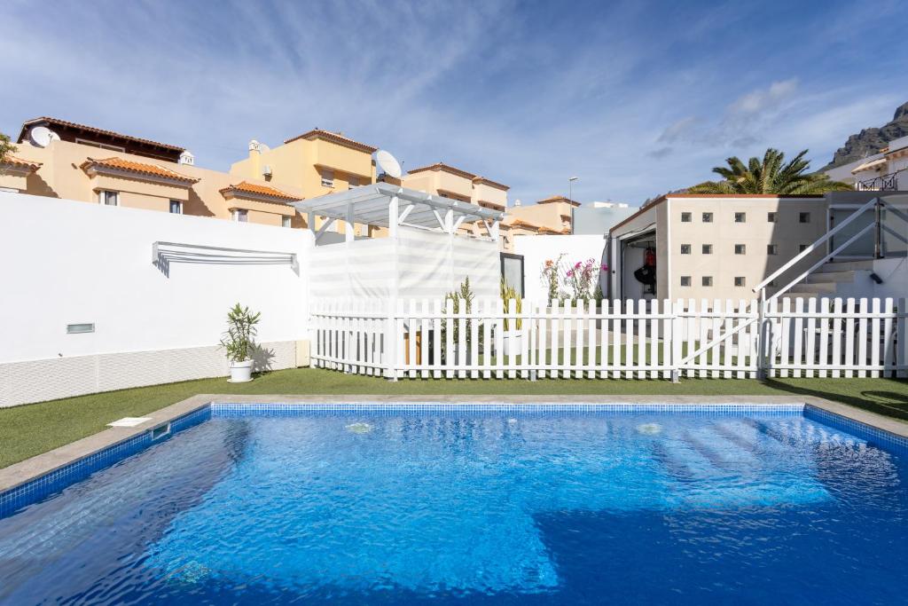 Villa El Mar -private pool, Adeje (updated prices 2024)