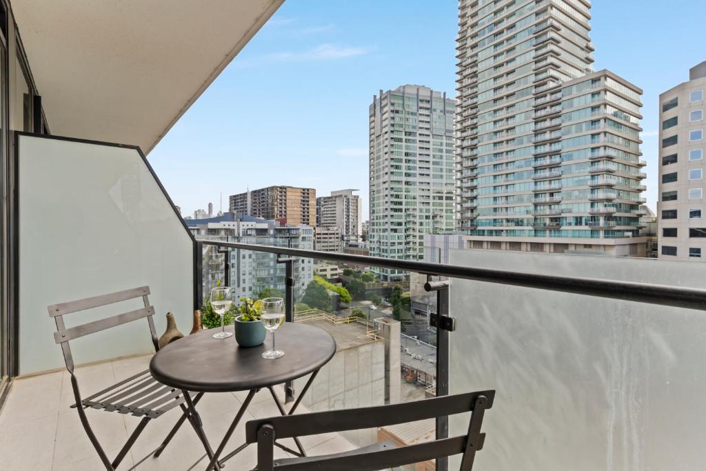 The Essence - Fresh, Light & On the Tram Line!, Melbourne (updated ...