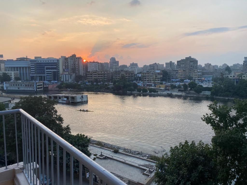 Nile View Apartment - Sleeps 4 & Balcony, Cairo (updated prices 2026)