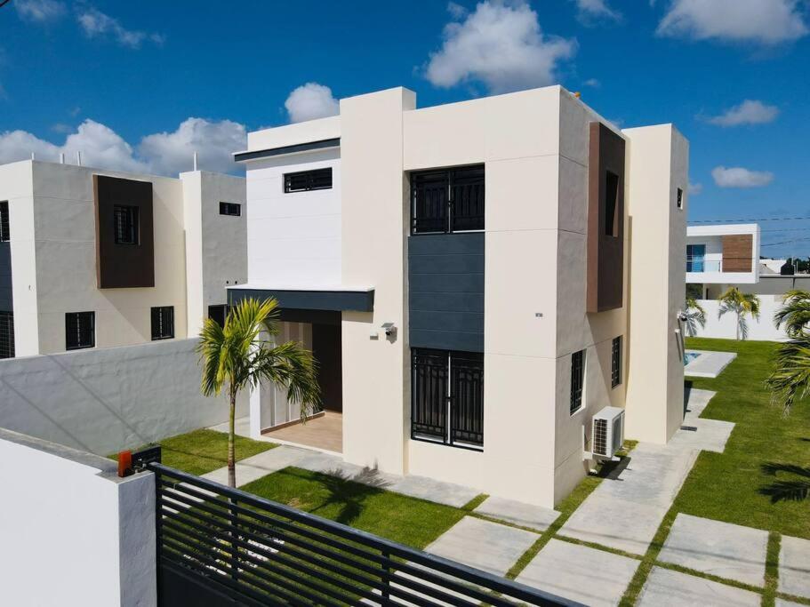 Modern Villa in Punta Cana - Villa Moderna - SuiteTrails