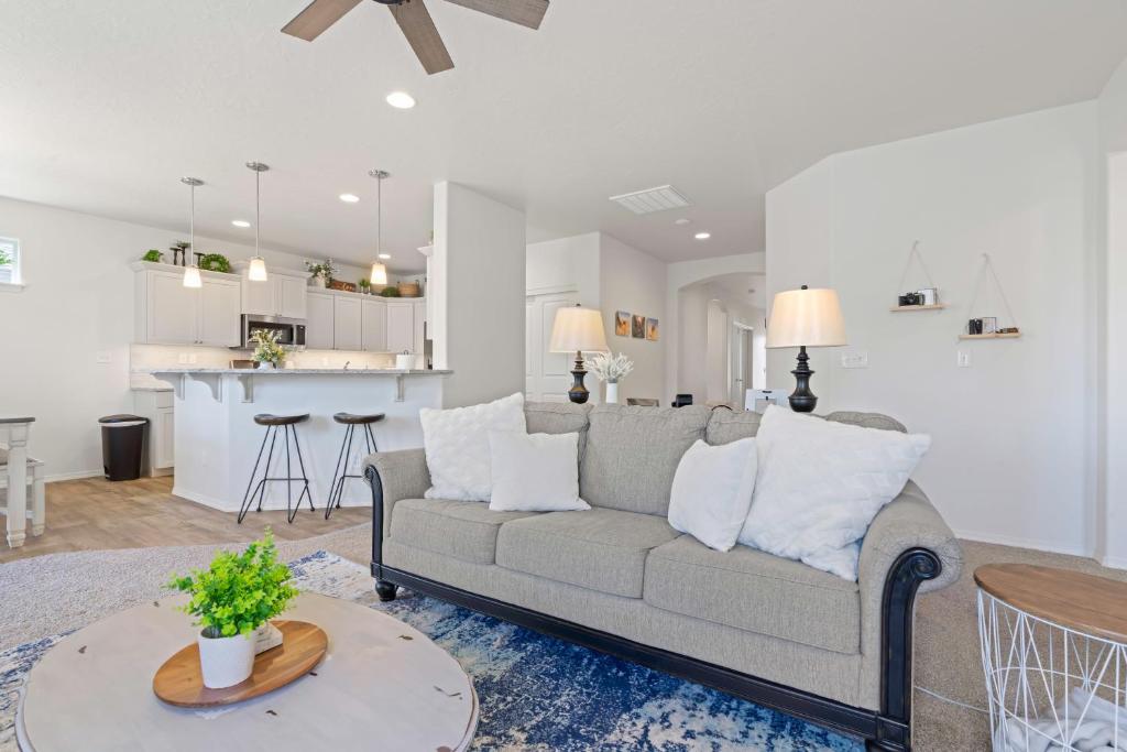 The Explorer! Extra Game Room, Fire pit Sleeps 10!, Caldwell (updated ...