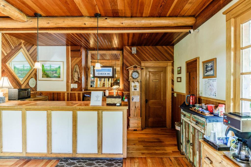 The Lindsay Lodge, Applegate (updated prices 2025)