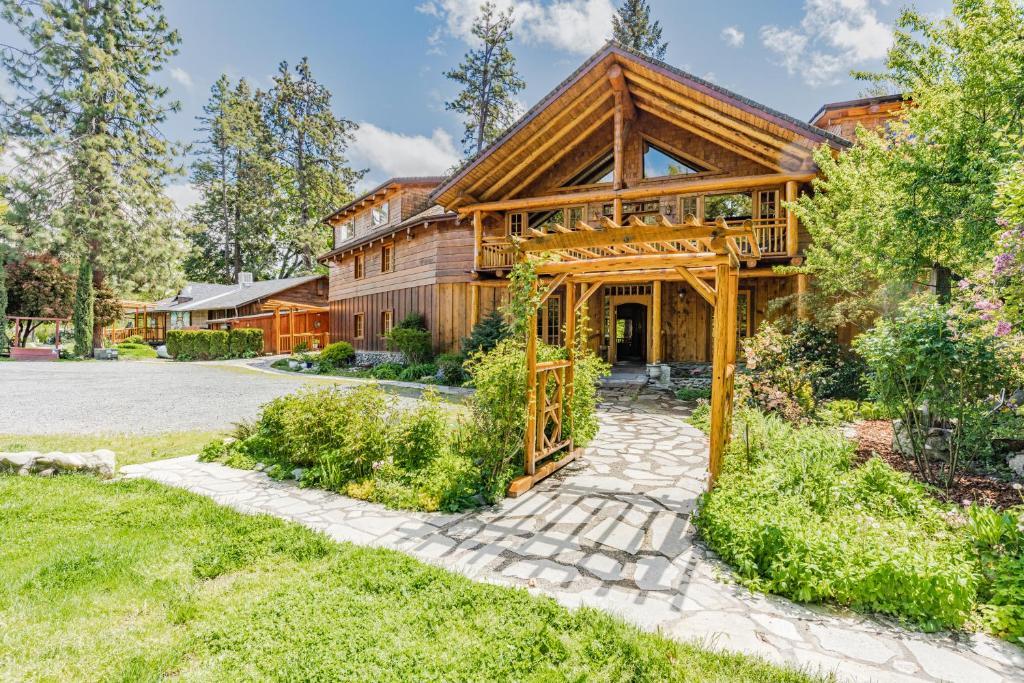 The Lindsay Lodge, Applegate (updated prices 2025)