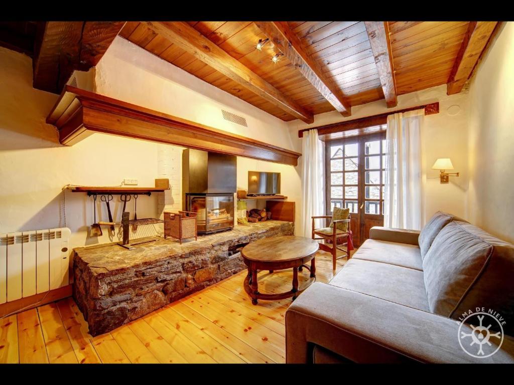 Casa Pins de Alma de Nieve, Baqueira-Beret (updated prices 2025)