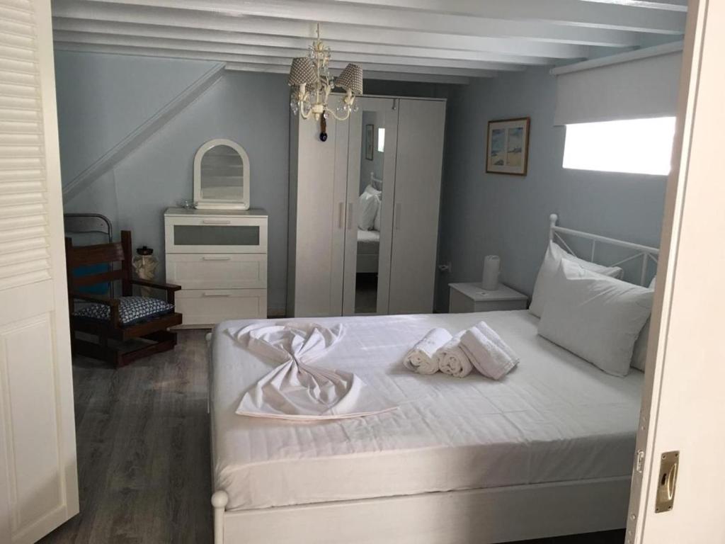 Aphrodite Suites, Kinion (updated prices 2024)