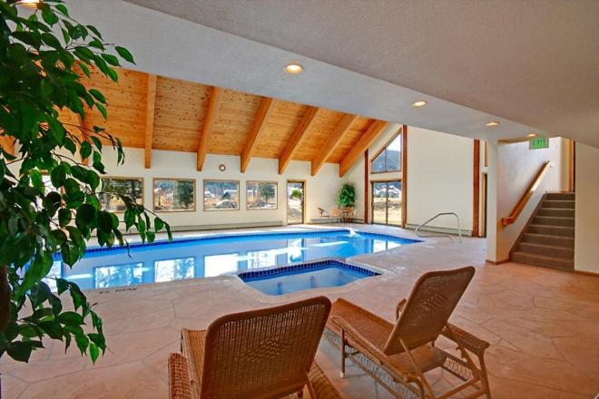 Private HOT TUB,Clubhouse access, Close to Slopes home, Keystone ...