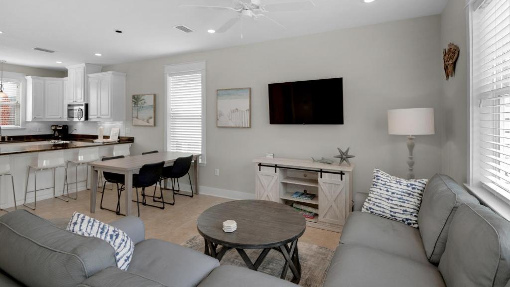 Beach Cottage W/ Backyard Oasis, Quiet Neighborhood In Bmb + Free Tickets! - Santa Rosa Beach, FL