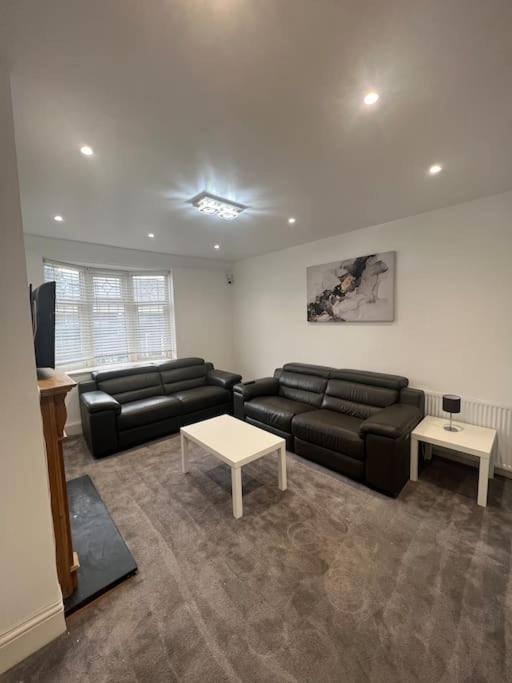 4 Bedroom Modern House with Free parking, Goodmayes (aktualisierte ...