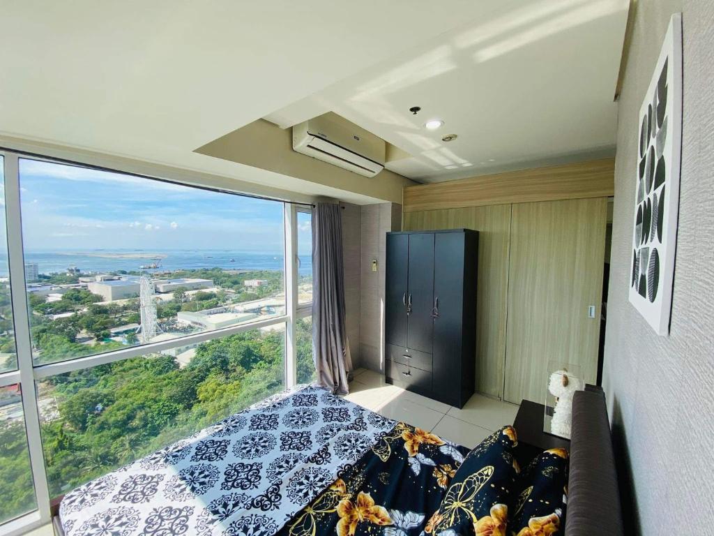 Deluxe Room Breeze Residences, Manila (updated prices 2024)