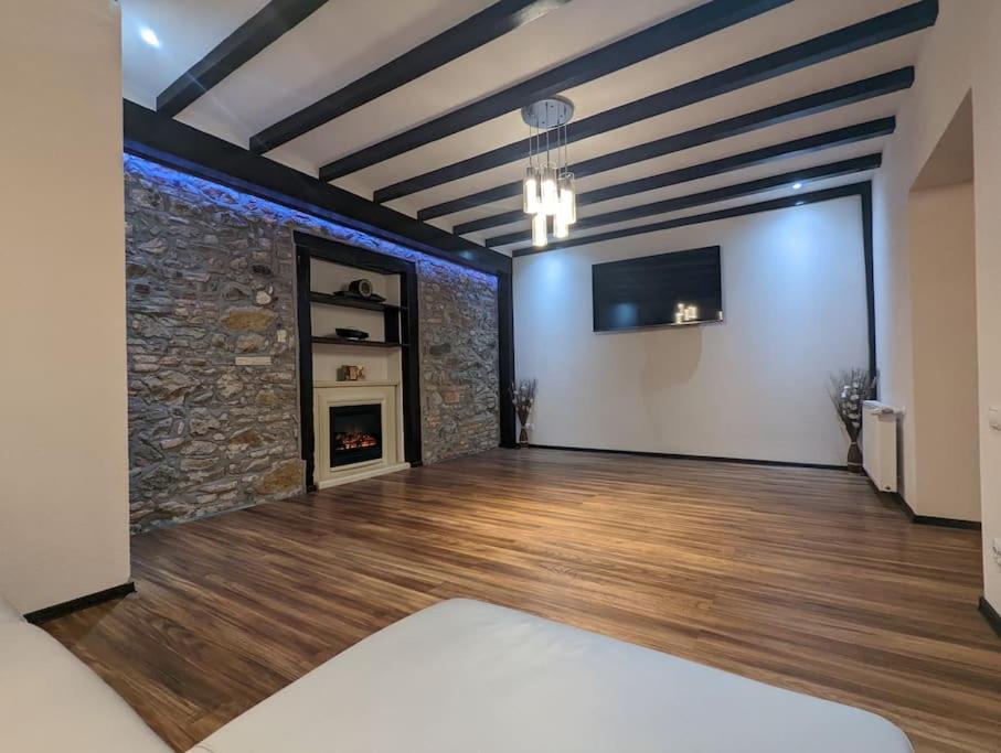 18th Century 3 Bedroom House Old Town Centre - Baia Mare