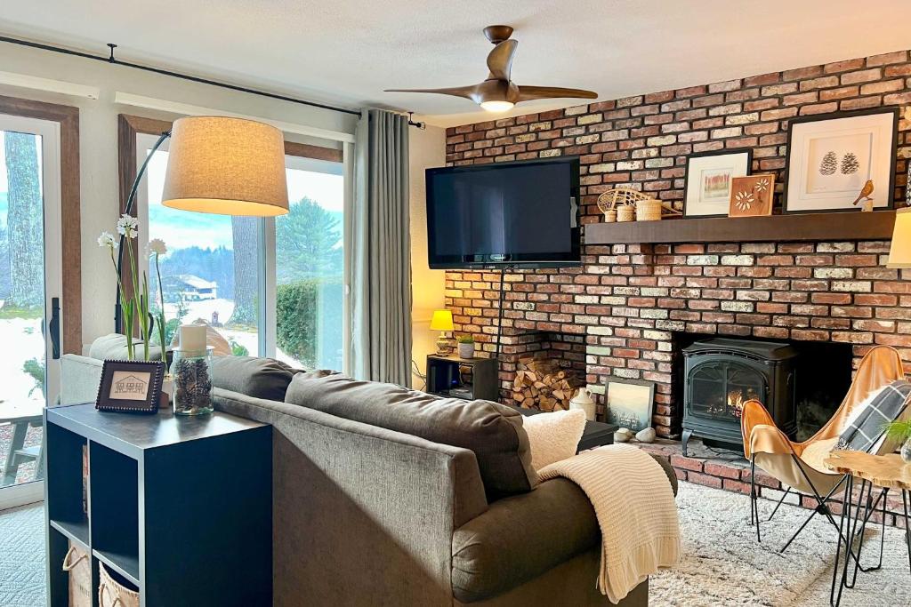 Glen Condo with Mountain Views Walk to Story Land, Glen (updated prices ...
