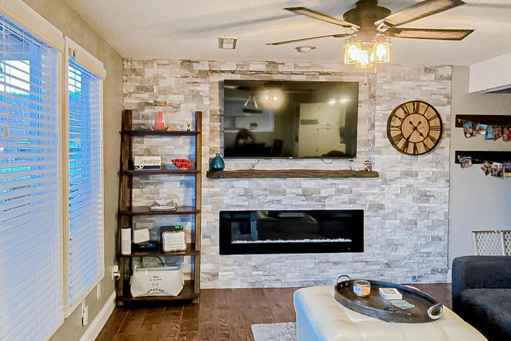 Lakin' It Easy, Sunrise Beach (updated prices 2026)