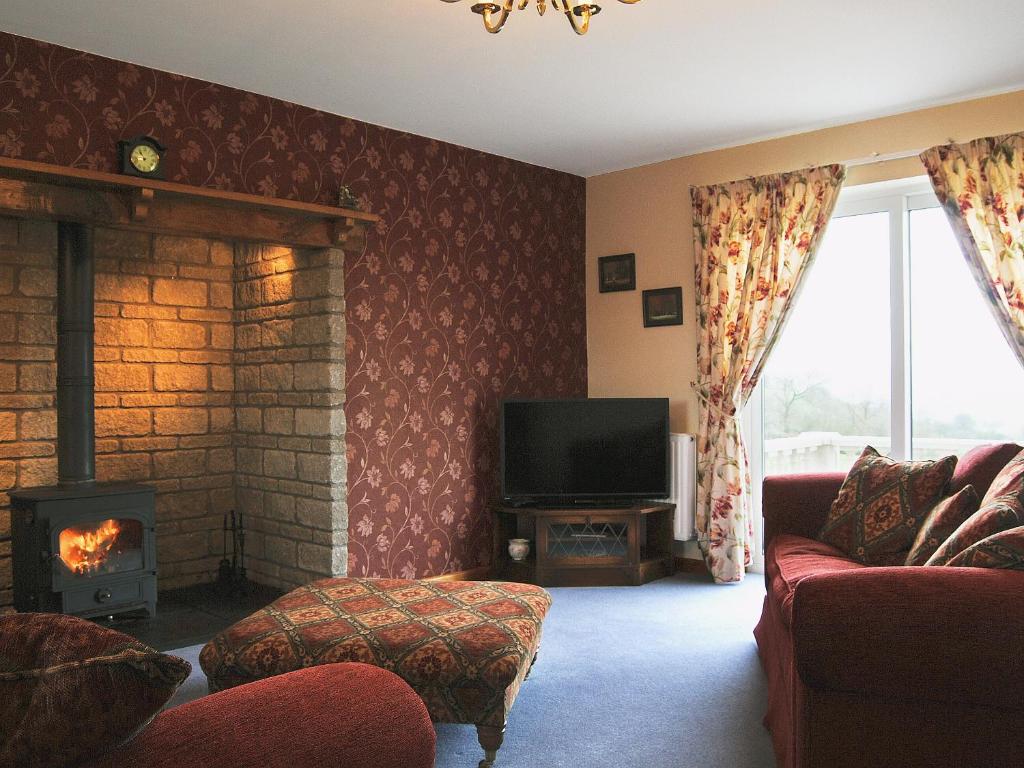 Hotels near Powis Castle & Garden - PicturesOfEngland.com