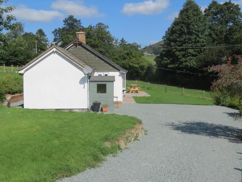 Hotels near Powis Castle & Garden - PicturesOfEngland.com