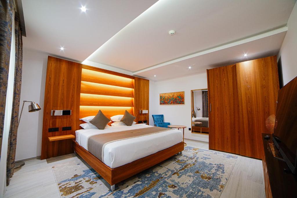 Royal Sahel, Birmandreis (updated prices 2025)