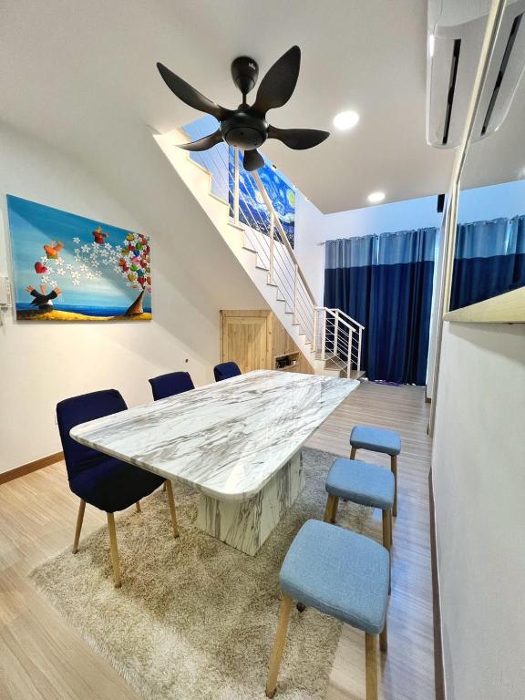 Melaka The Wave Residence Penthouse Seaview BeRoyale BeWiseley, Malacca ...